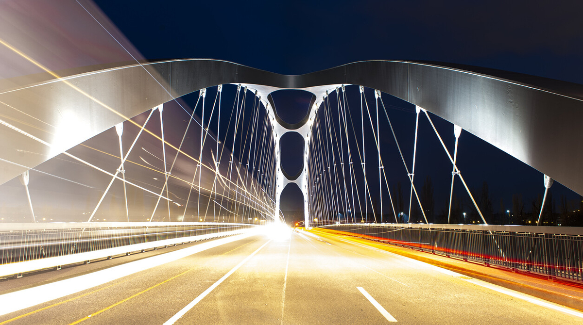 Central bank liquidity bridges for cross-border payments